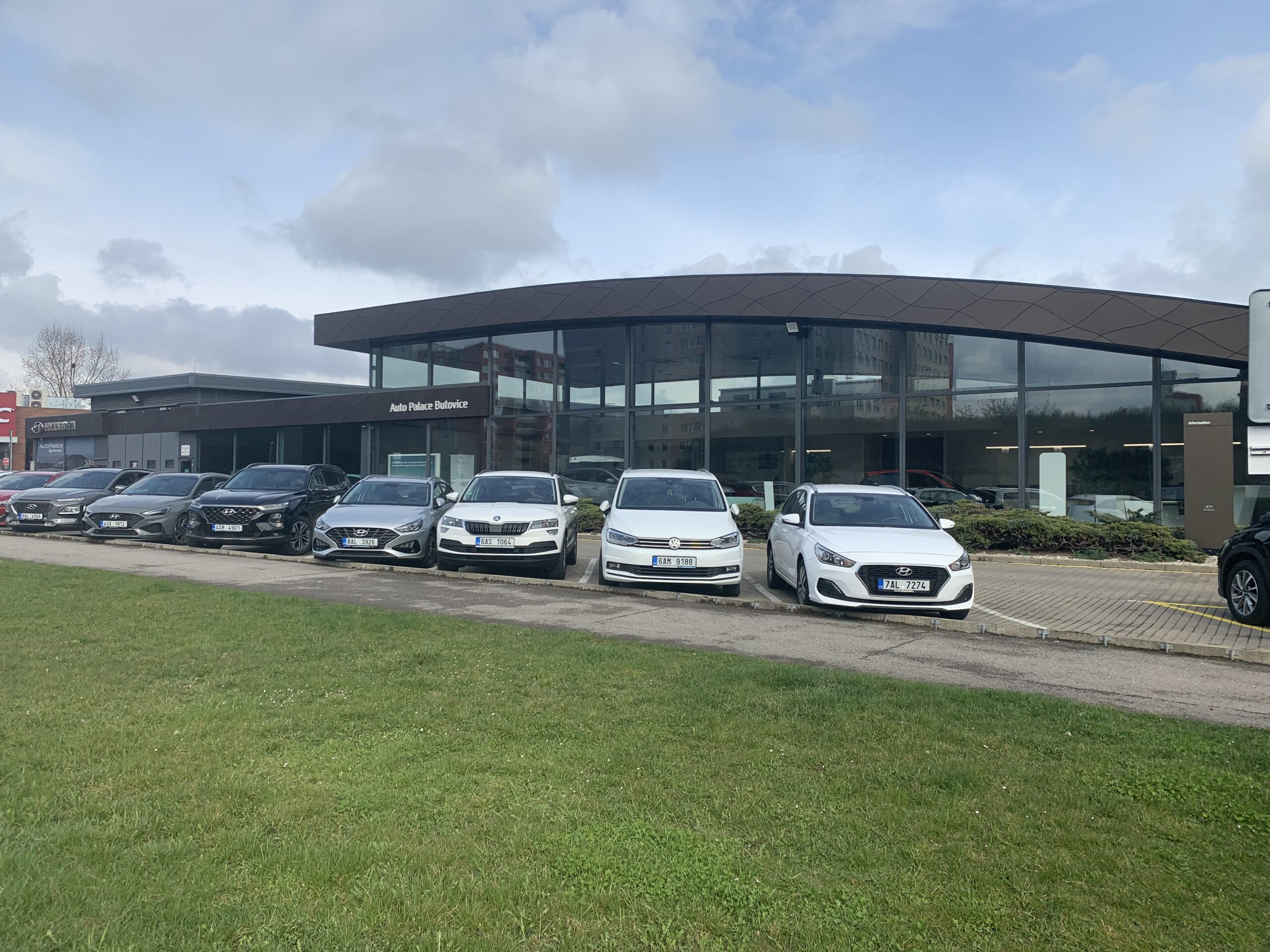 Velkokapacitní hotovostní automat MultiCash Auto Palace - CZECH KIOSK